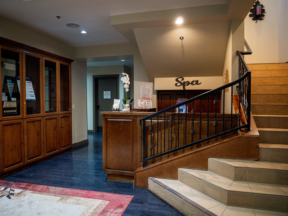 Equity Clubs vs. Country Clubs