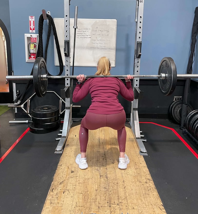 What is the Advanced Weight Lifting class at the Paseo Club?